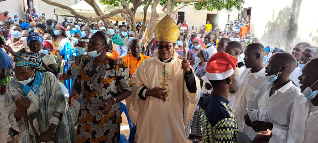 Messe à la prison de de Mora – DIOMAMOK! Diocèse de Maroua-Mokolo
